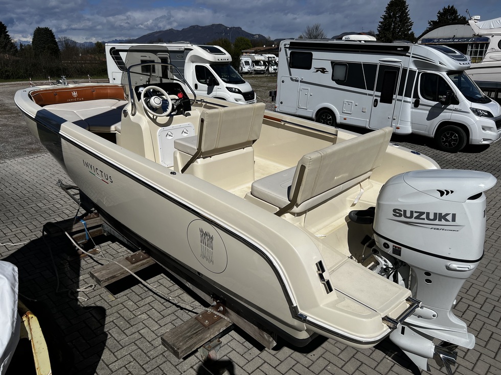 SanRocco - IL NOSTRO USATO - USATO BARCHE - INVICTUS 190 FX BARCA USATA